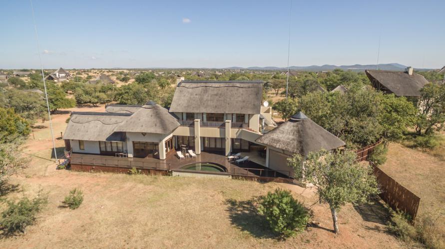 The Executive House - Sleeps 8